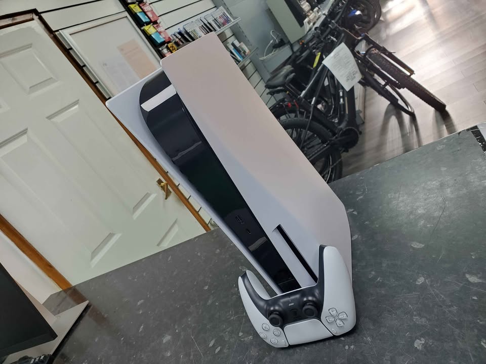 Pre-owned Sony Playstation 5 Disc Edition (825GB) Inc Controller - Own4Less